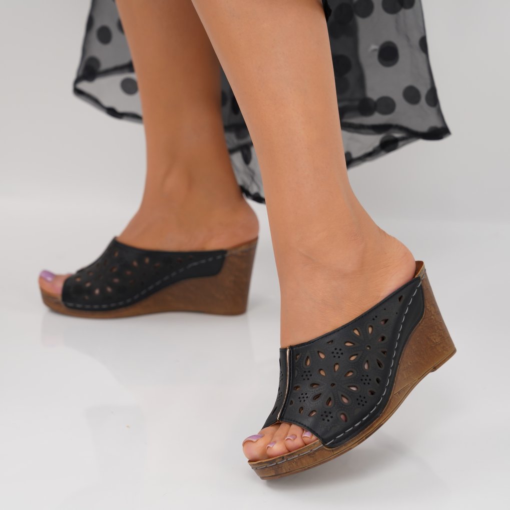 Papuci Cu Platforma Sorana Black